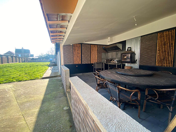 Maison à vendre - Villers-Bretonneux - 8 pièces - 5 chambres