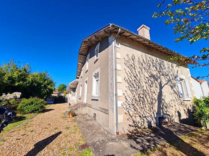 Saint-Séverin - Maison 6 pièces à vendre