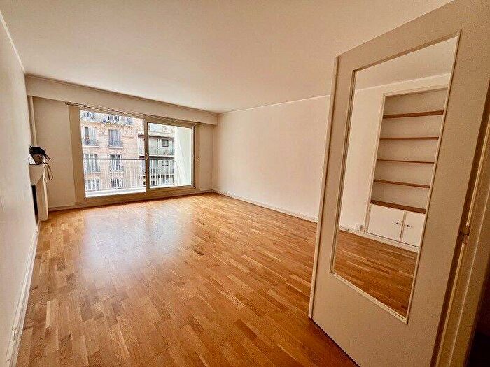Violet Commerce, Paris 15ème arrondissement : Appartement 3 pièces à louer