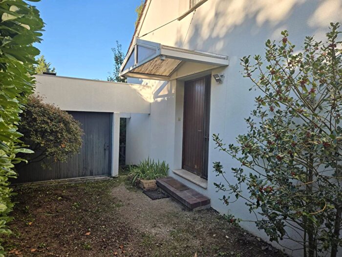 Appartement à louer - Montoillots-Logis de France-Z Artisanale, Talant - 1 pièce