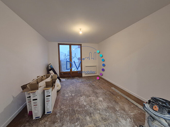 Appartement à louer - Vénissieux, Centre-ville - 3 pièces - 2 chambres