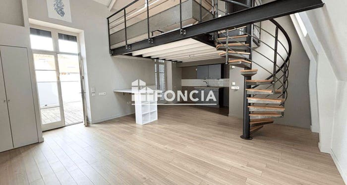 Hyper Centre-Vieille Ville, Saint-Étienne : Appartement 2 pièces à louer