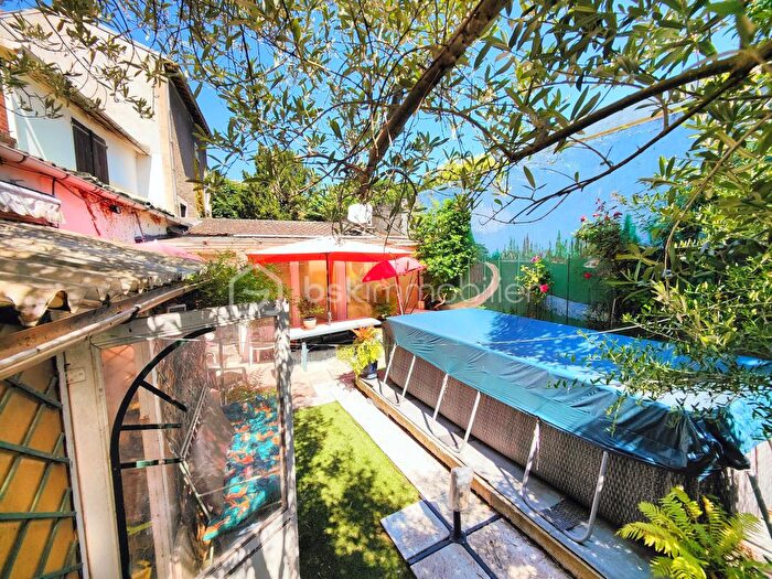 Maison à vendre - Mantes-la-Jolie, Centre-ville - 8 pièces - 7 chambres