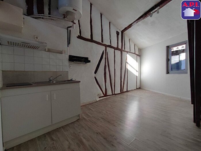 Appartement à louer - Centre Ancien, Foix - 1 pièce