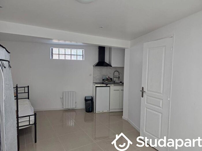 Centre Ville-Bouviers, Guyancourt : Appartement 1 pièce à louer