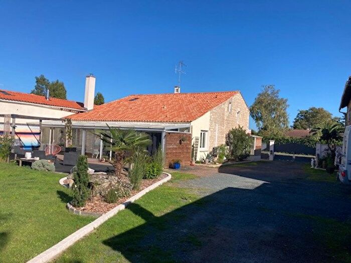 Maison à vendre - Sainte-Gemme-la-Plaine - 7 pièces - 5 chambres