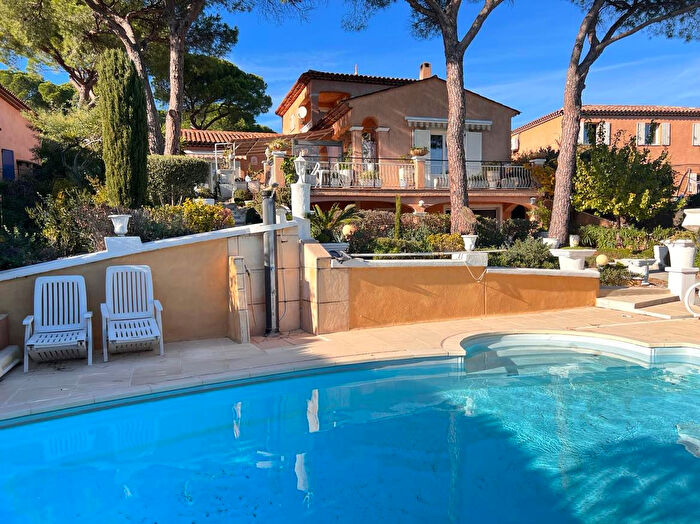 Maison à vendre - Fréjus, La Tour de Mare - 7 pièces - 5 chambres