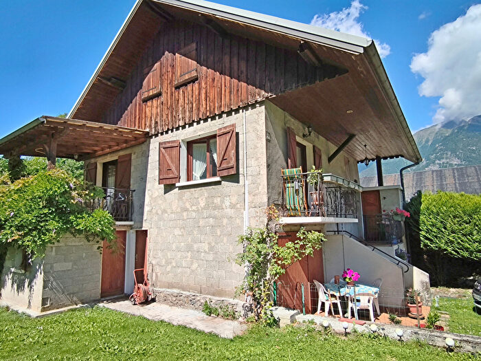 Sainte-Hélène-sur-Isère : Maison 5 pièces à vendre