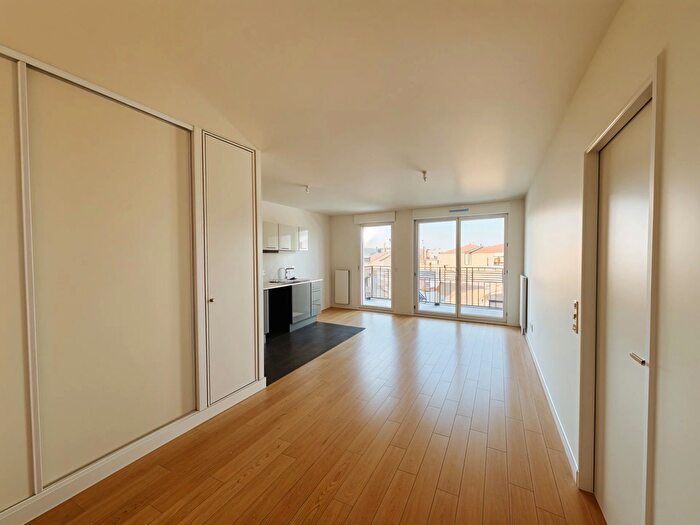 Appartement à louer - Rueil-Malmaison, Plaine Gare - 4 pièces - 3 chambres