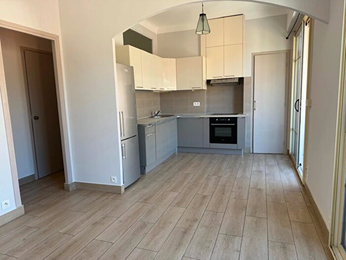 Appartement à louer - Nice, Saint-Sylvestre - 2 pièces - 1 chambre