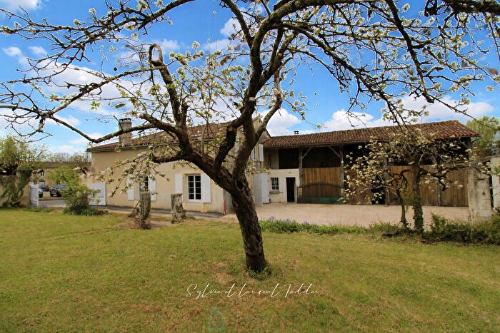 Maison à vendre - Barbezieux-Saint-Hilaire - 7 pièces - 4 chambres