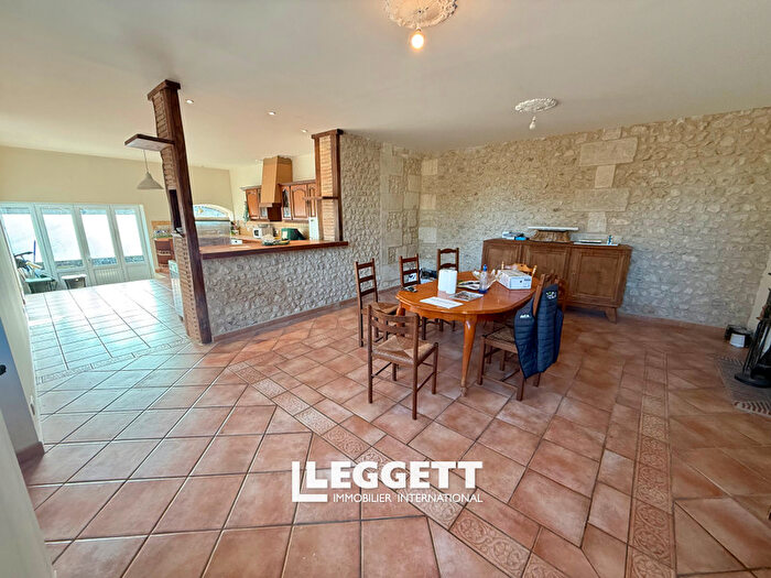 Maison à vendre - Montboyer - 8 pièces - 4 chambres