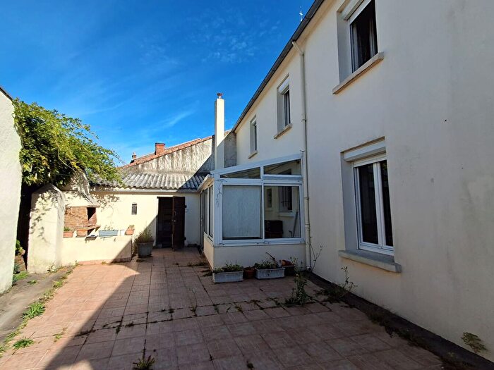 Maison à vendre - Saint-Même-le-Tenu - 5 pièces - 4 chambres