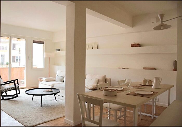 Appartement à louer - Aix-en-Provence, Centre-ville - 4 pièces - 3 chambres