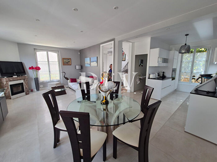 Maison à vendre - Fontainebleau, France, Joffre - 5 pièces - 3 chambres