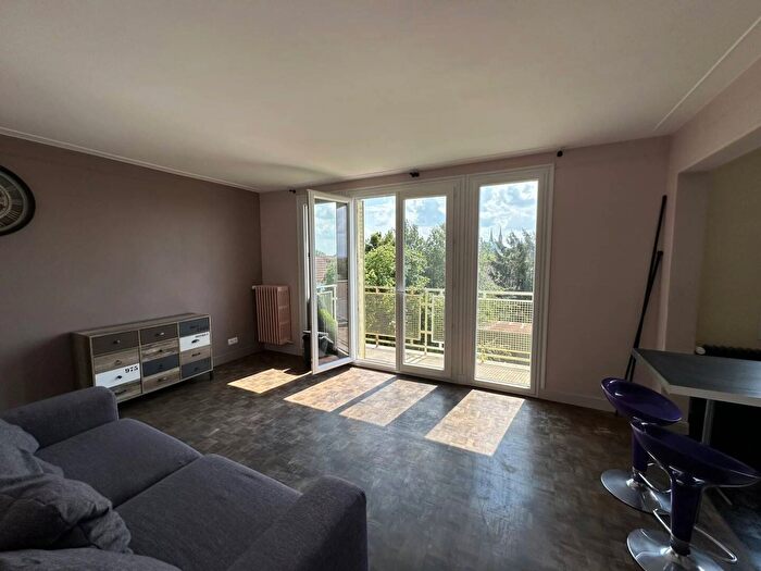 Appartement à louer - Haut Saumon-Bel Air, Chartres - 4 pièces - 3 chambres