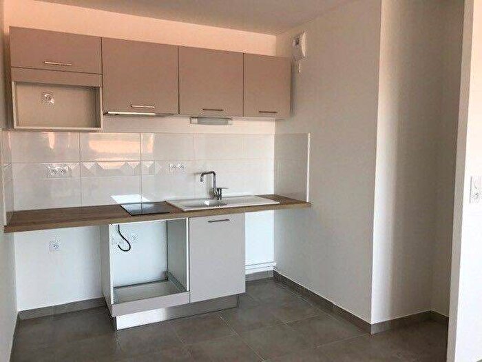 Appartement à louer - Capouchiné, Nîmes - 2 pièces - 1 chambre