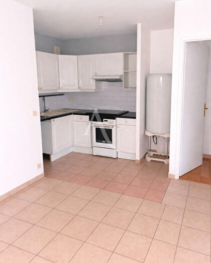 Appartement à louer - Corbeil-Essonnes, Pressoir, Prompt - 2 pièces - 1 chambre