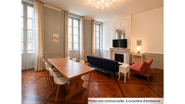 Appartement à louer - Bordeaux, Saint-Pierre - 4 pièces - 2 chambres