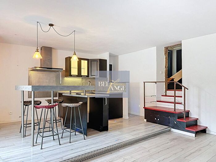 Appartement à louer - Aubenas - 4 pièces - 2 chambres