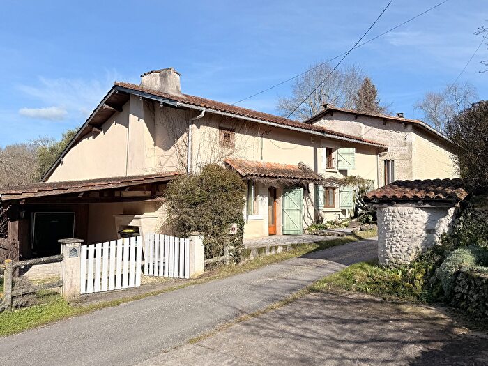 Maison à vendre - Aubeterre-sur-Dronne - 7 pièces - 5 chambres