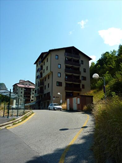 Appartement à louer - Moûtiers - 4 pièces - 3 chambres