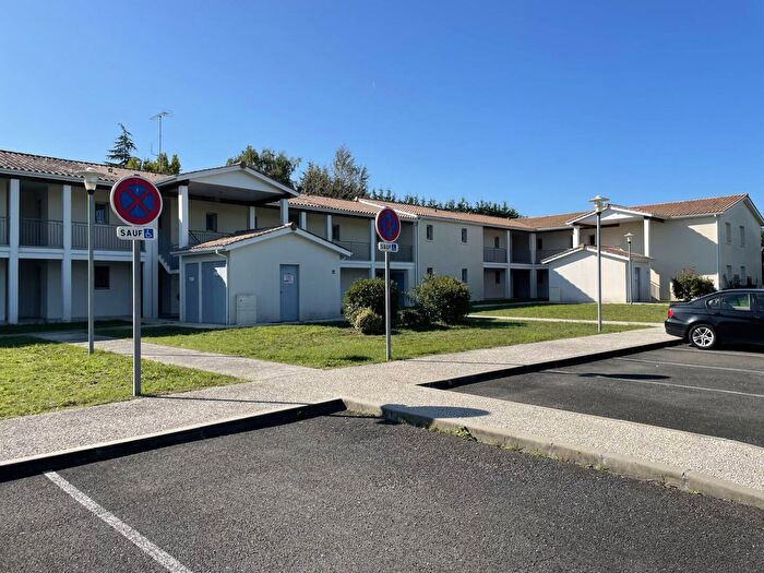 Appartement à louer - Saint-Seurin-de-Cursac - 3 pièces - 2 chambres