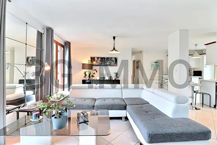 Maison à vendre - Verneuil-en-Halatte - 7 pièces - 5 chambres