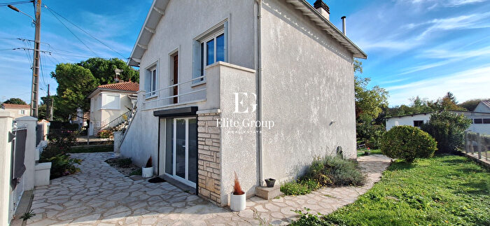 Maison à vendre - LIsle-dEspagnac - 4 pièces - 3 chambres