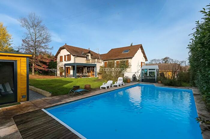 Maison à vendre - Ruy-Montceau - 9 pièces - 6 chambres