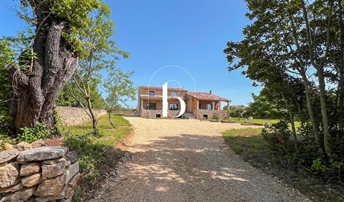 Maison à vendre - Goudargues - 8 pièces - 5 chambres