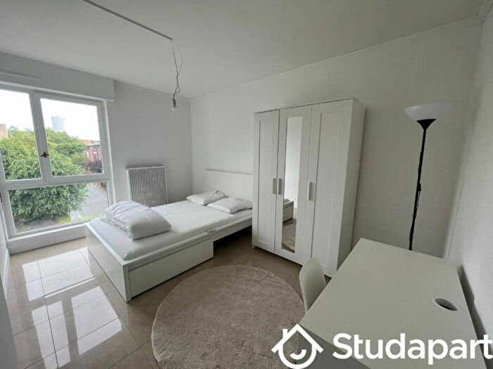 Epinettes Ouest, Évry-Courcouronnes : Appartement 1 pièce à louer