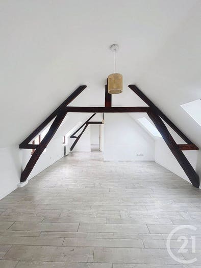Lacroix-Saint-Ouen : Appartement 3 pièces à louer