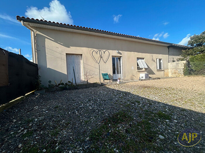 Maison à louer - Les Églisottes-et-Chalaures - 3 pièces - 2 chambres