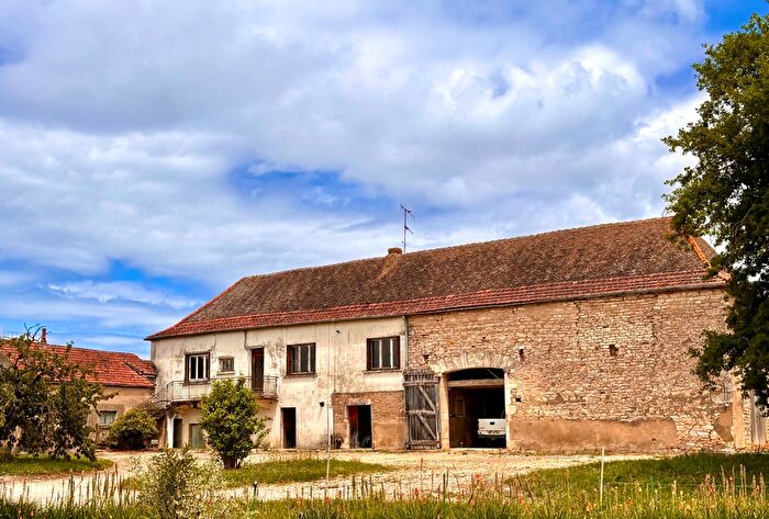 Maison 4 pièces à Fontaines, à vendre