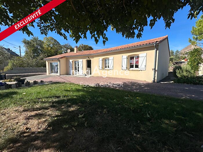 Maison 6 pièces à vendre à Le Puy-Notre-Dame