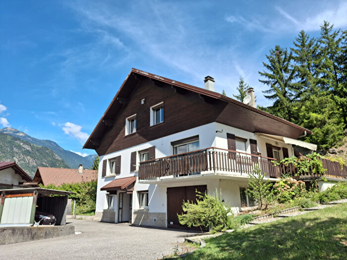 Maison à vendre - Aigueblanche - 7 pièces - 5 chambres