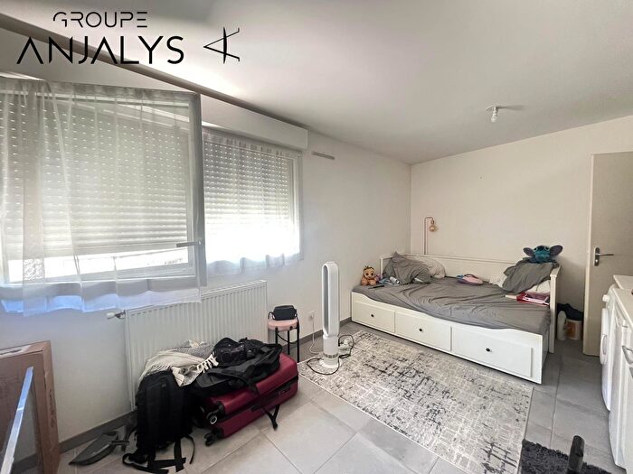 Appartement 1 pièce à Décines-Charpieu, Centre-ville, à louer