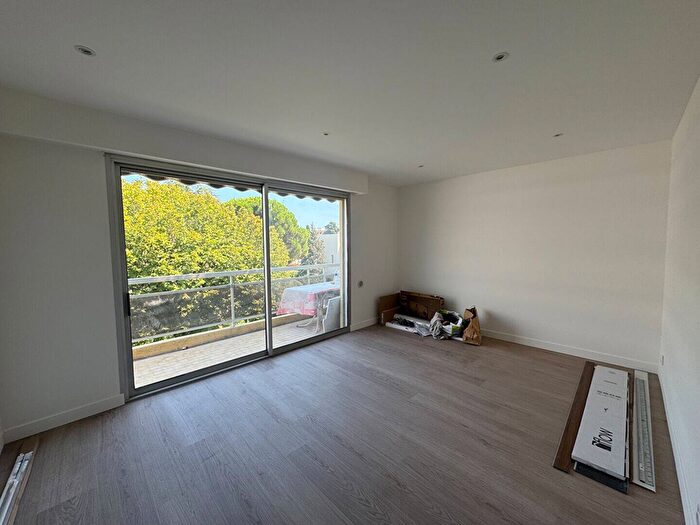 Cros de Cagnes-RN, Cagnes-sur-Mer : Appartement 1 pièce à louer