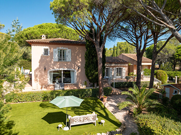 Maison à vendre - Saint-Raphaël, Valescure, Vaulongue - 7 pièces - 5 chambres