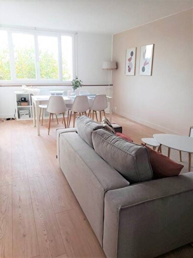 Les Essarts, Bron : Appartement 1 pièce à louer