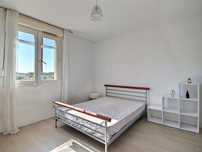 Appartement à louer - Avignon, Le Pont Deux Eaux, Fontcouverte - 1 pièce