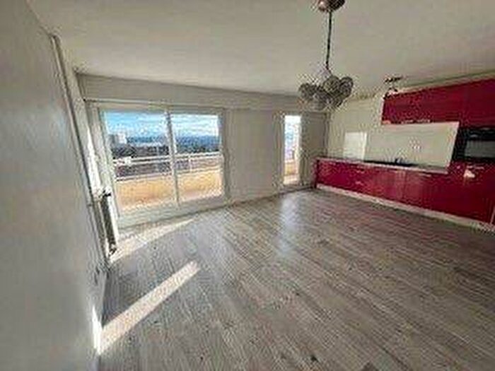 Appartement à louer - Perica-La Roue, Rillieux-la-Pape - 2 pièces - 1 chambre