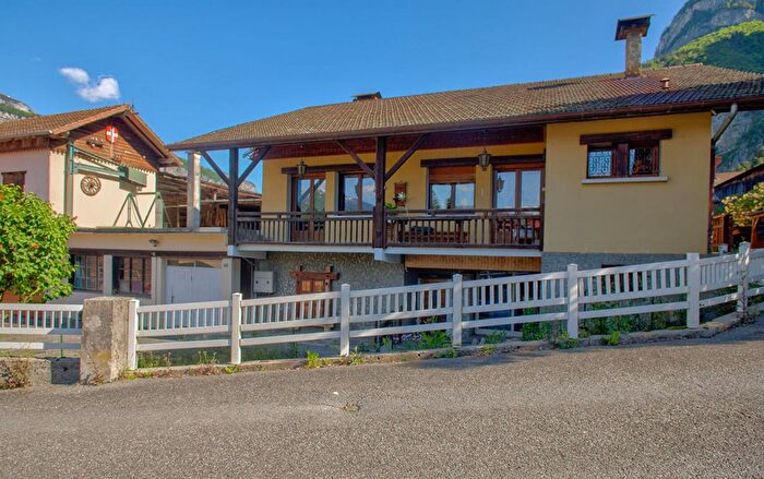 Maison à vendre - Sallanches, Saint-Martin - 11 pièces - 5 chambres