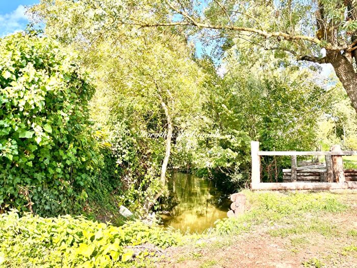 Maison à vendre - Saint-Hilaire-la-Palud - 5 pièces - 4 chambres