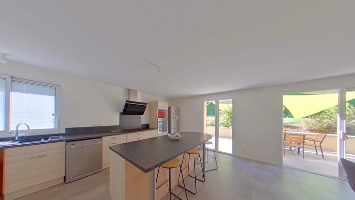 Maison à louer - Buellas - 5 pièces - 3 chambres