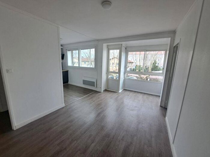 Appartement à louer - Berliet-Gare-Garibaldi, Saint-Priest - 2 pièces - 1 chambre