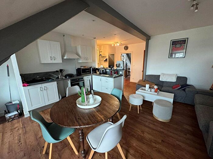 Appartement à louer - Trois Quartiers-Centre Ville, Poitiers - 4 pièces - 3 chambres