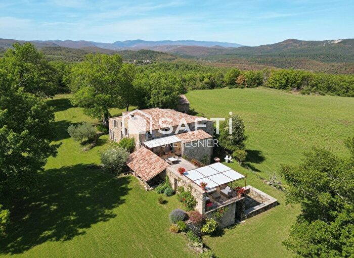 Maison à vendre - Simiane-la-Rotonde - 10 pièces - 6 chambres