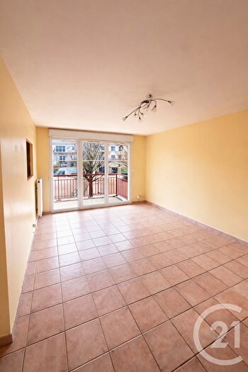 Appartement à vendre - Trappes, Centre-ville, Jaurès, Gare - 3 pièces - 2 chambres